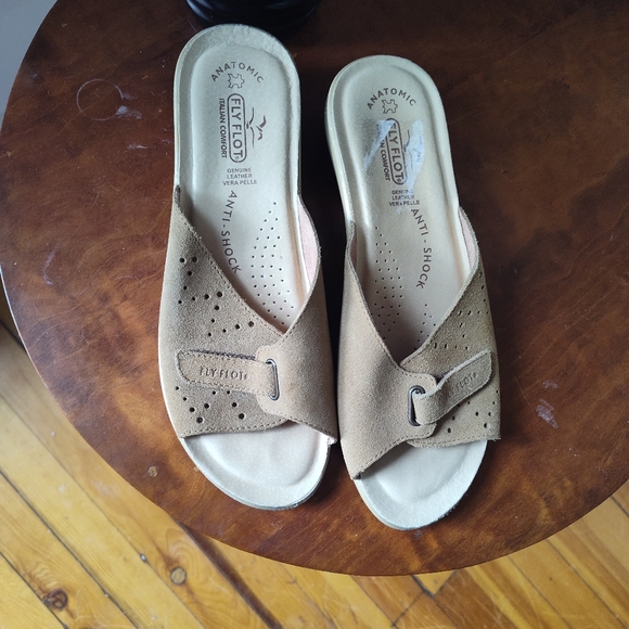 Fly Flot | Shoes | Fly Flot Tan Suede Italian Made Anatomic Antishock ...